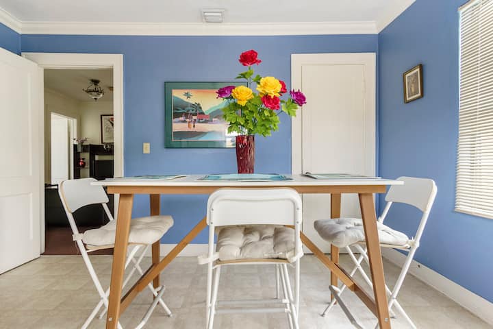 Private Spacious Sunny 1/2- Historic Miami Home - North Miami, FL