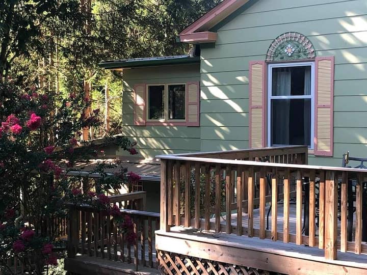 Woodland Cottage Retreat: Katherine's House - Charleston, WV