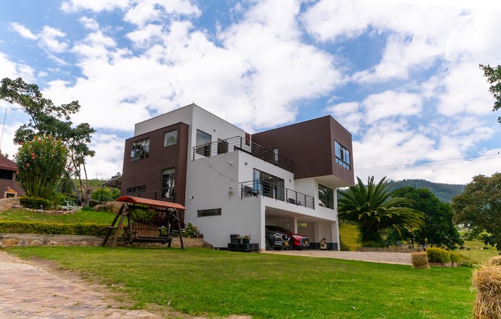 Casa Moderna Vista Al Pueblo Con Wifi Directv. - Paipa