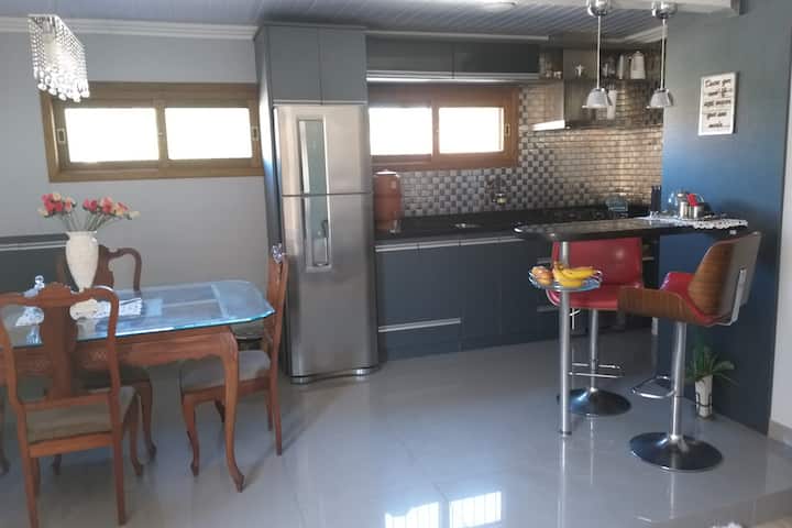 Casa Mobiliada Com Garagem - Pelotas