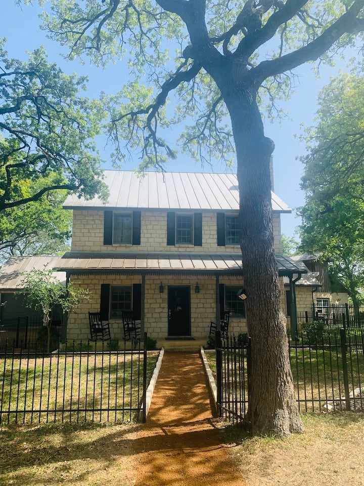 Fredericksburg Manor - Hermosa Casa De Piedra, Cabaña, 2. 4 Acres, Piscina Interior - Fredericksburg, TX
