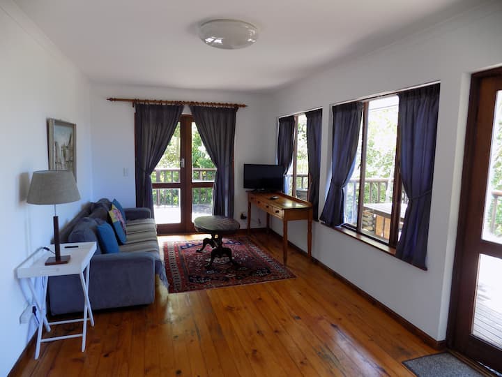 Loerie Private Cottage Protea Guesthouse - Knysna