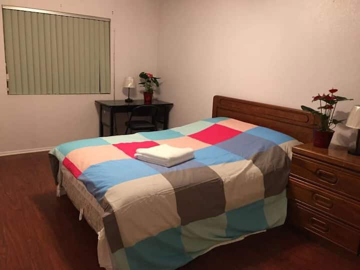 Spacious Master Bedroom For Rent Weekly - San Diego, CA