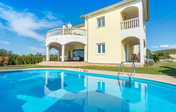Villa Flores - Croatia