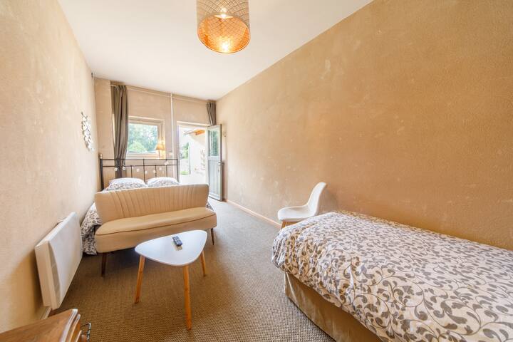 Chambre Confortable Et Cosy Au Bord De La Rivière - Brioude