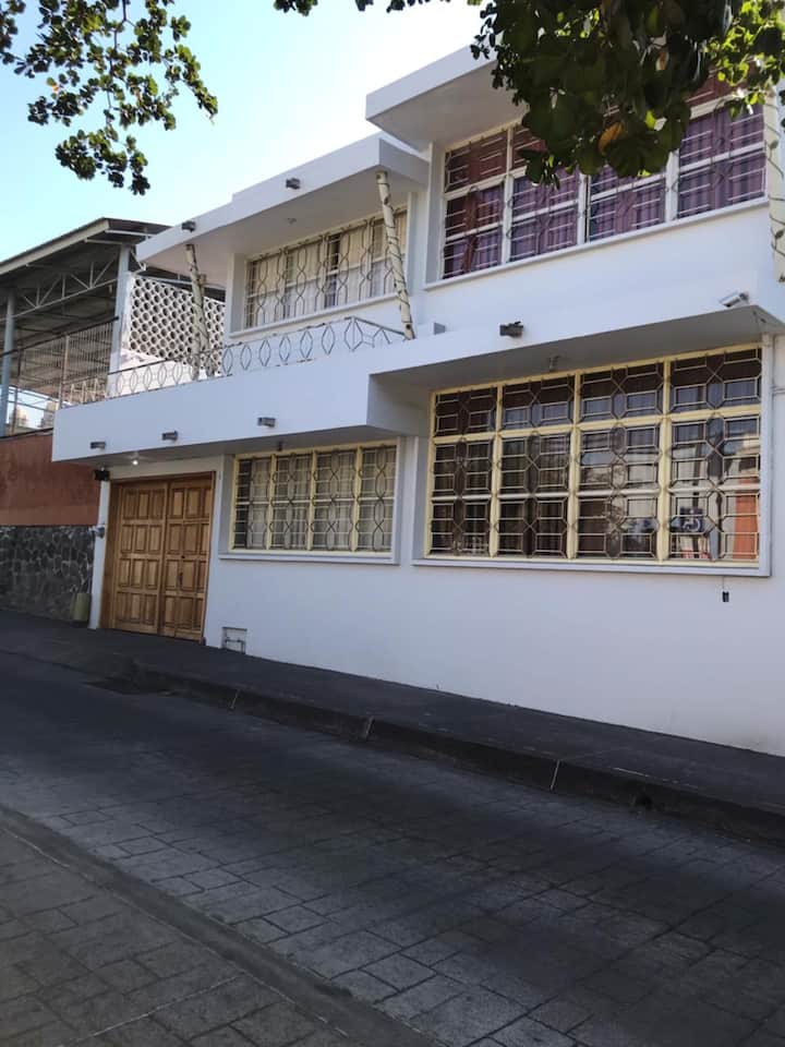 La Más Céntrica...!!! Casa Blanca Del Minero - Colima