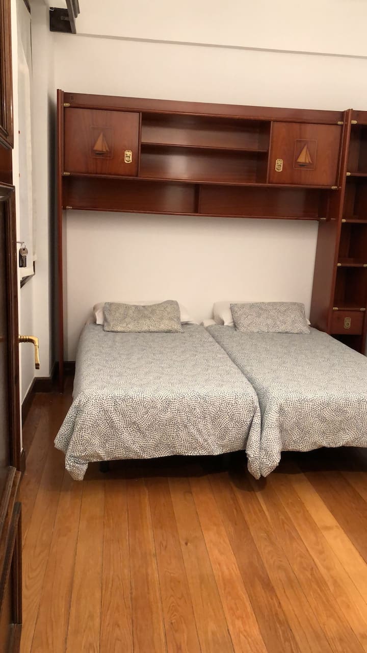 Habitación Con Baño Privado. Zona Inmejorable. - Bilbao