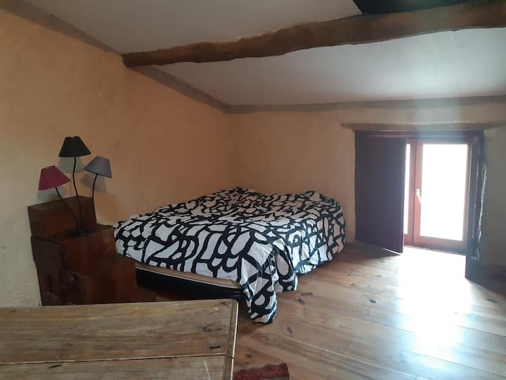Chambre Mensardée La Campagne Avec Piano. - Crest