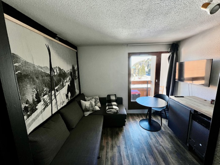 Cosy Updated Ski In/out Apartment In Les Menuires - Méribel