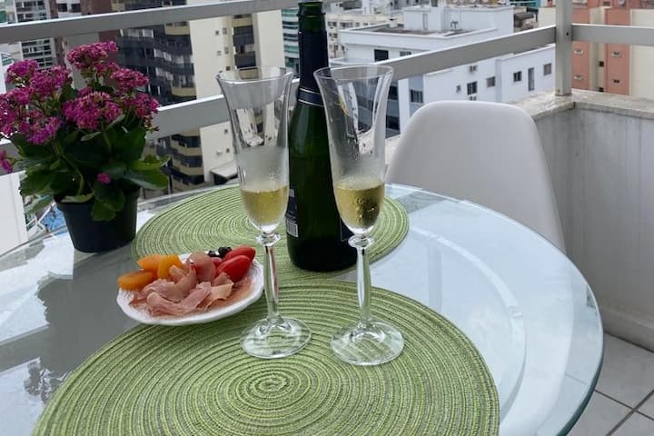 Chic&basic: Claro, Confortável E Bem Localizado - Balneário Camboriú