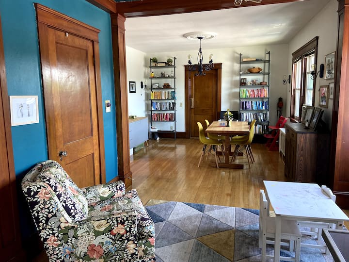 New! Modern Light-filled 3br/2ba In Hope Village - Capron Park Zoo, Attleboro
