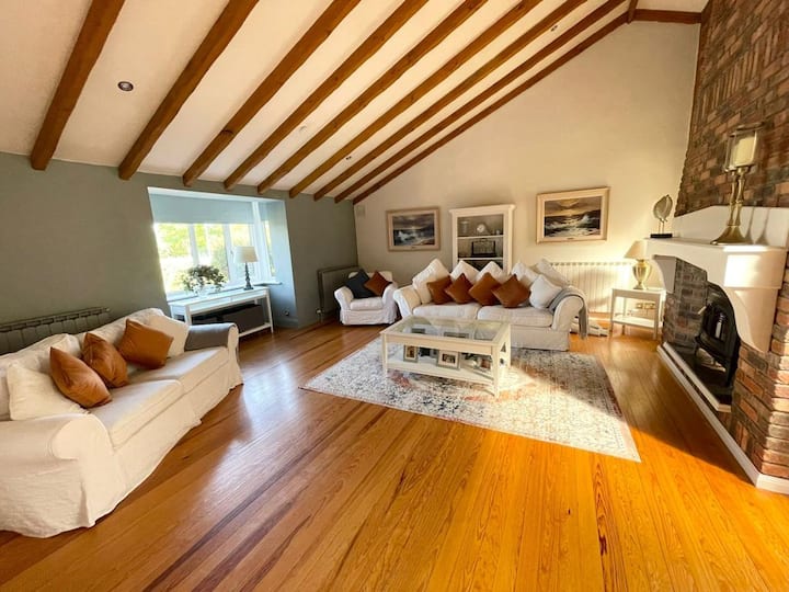 Malahide Exclusive Home Near Airport & Beach - マラハイド