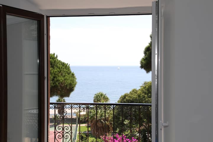 Sunny Beachfront, Modern Resort Style - Calahonda