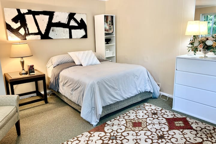 Large-close To Everything! Tech Co-bus-food-stores - Kirkland, WA