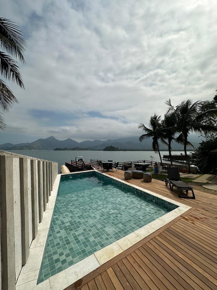 Beachfront House W/ Pool & Deck - Angra dos Reis
