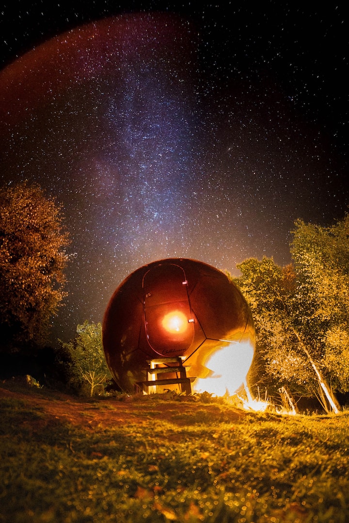 Earth Conker, Off Grid Tree Pod Wild Glamping - Builth Wells