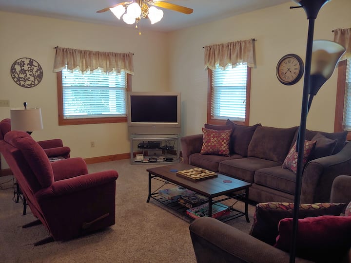 Ben & Lucy's Retreat. Rural Yet Close To Sites. - Fremont, OH