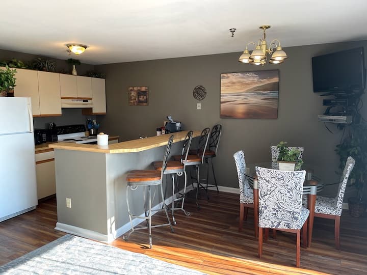 Views, Monthly Rates, Close To Everything! - Laconia, NH