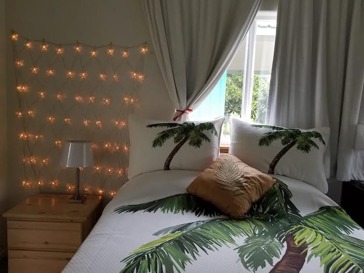 Hawaiian Orchid Palm Paradise - Pāhoa, HI