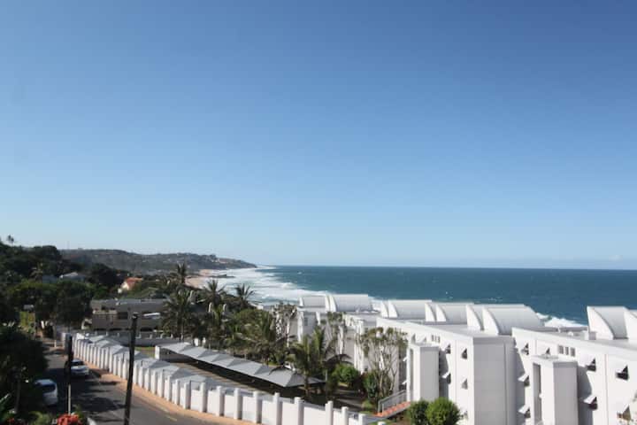Modern 4 Bedroom Penthouse Overlooking The Ocean - Dolphin Coast