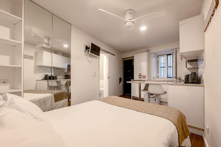 Studio In Traditional Lisbon - Mouraria - Lisbon