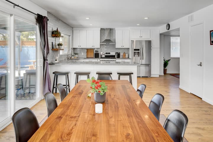 Bright & Spacious Home With Pool/spa, 31+ Days - Las Vegas, NV