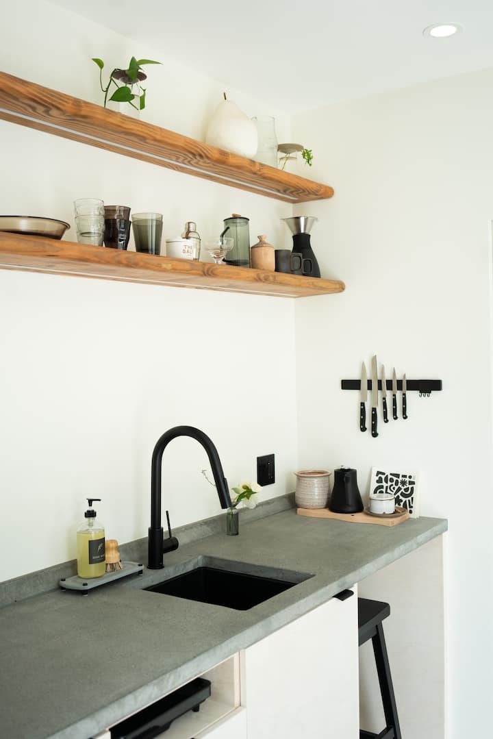 Cozy Retreat On Ucluelet's Coastal Shores - Ucluelet