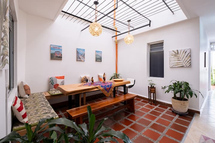 Light Filled, Envigado Flat! Over 2000 Square Feet - Sabaneta