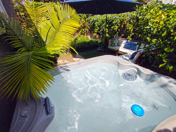 Romantic Tropical Retreat With A Private Hot Tub! - Long Beach, CA