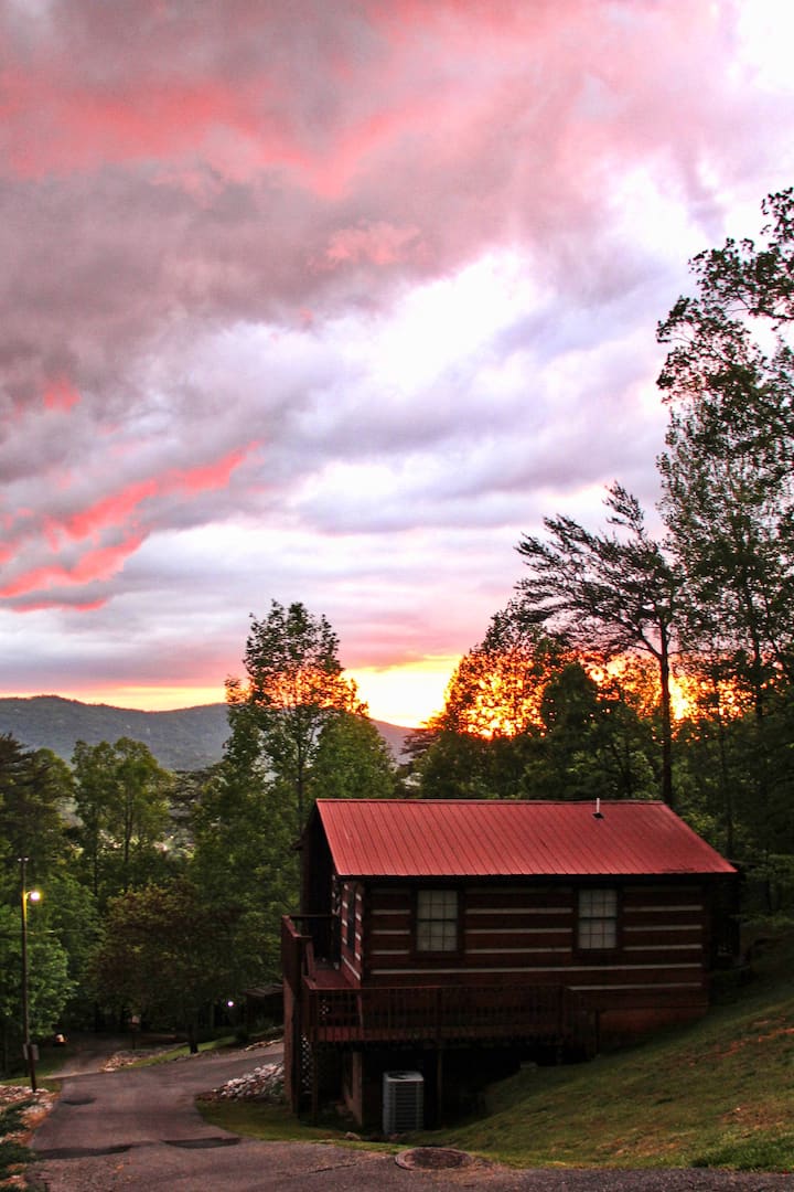 Cozy Cabin In The Smokies-hot Tub/jacuzzi/wifi - Tennessee
