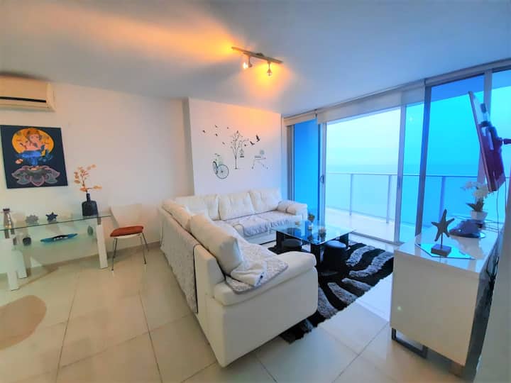 Super Seaview Condo 3bdr/3bth, Top Floor & Balcony - Panama