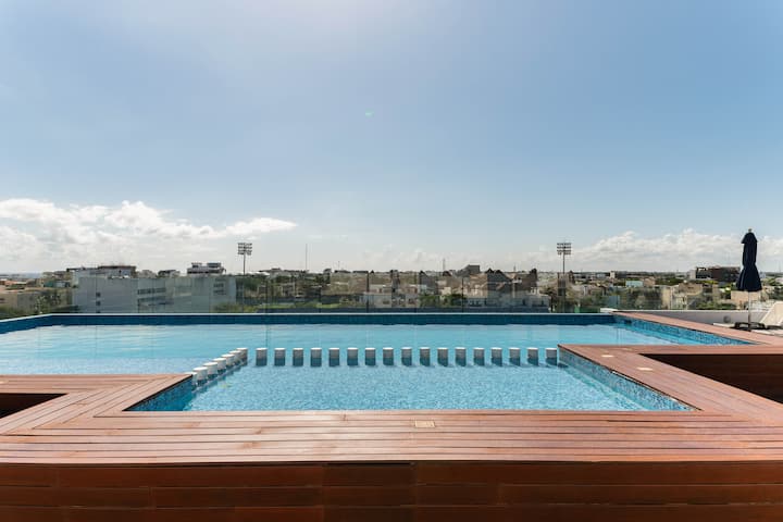 Top Floor Condo-sunset Views, Rooftop Pool & Gym! - Playa del Carmen