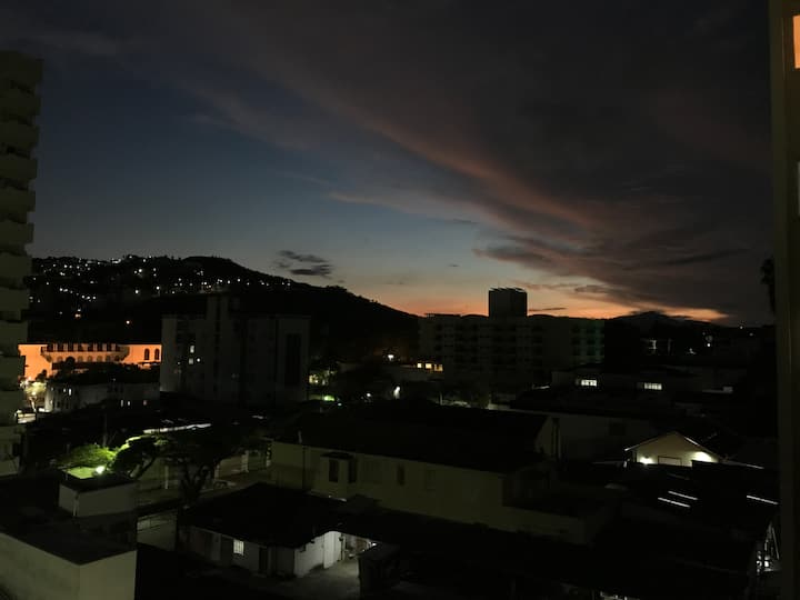 Apto Central. A 1 Quadra Praça, Estacionamento 24h - Poços de Caldas