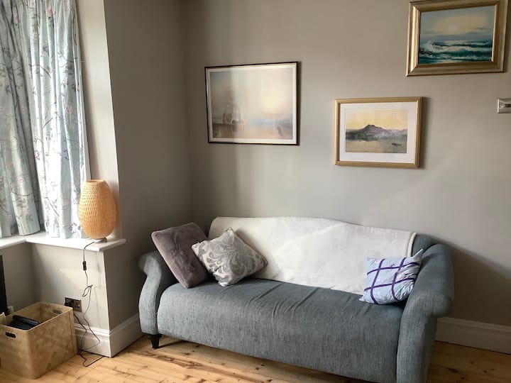 Cosy Family Home With Sociable Kitchen Diner - Brístol