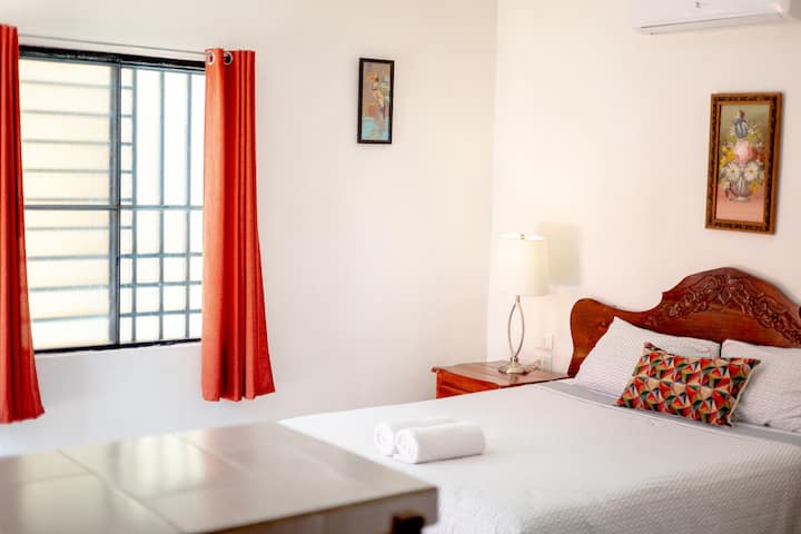 Apartamento Estilo Colonial Con Estacionamiento. - Valladolid
