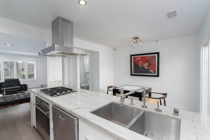 Impeccable Home Walking Distance To The Beach! - Del Mar, CA