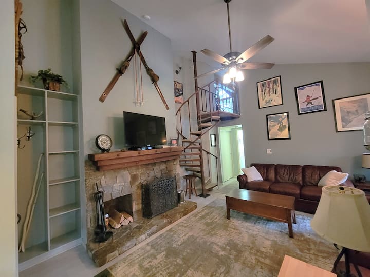 Keystone Hideaway - Shuttle, Hot Tub, Pool, Forest - Dillon, CO