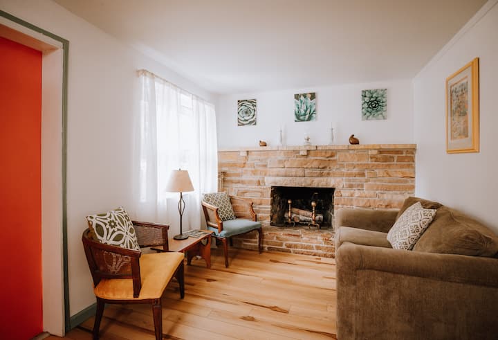 Kitschy Cottage On An Old Florida Orange Grove - Inverness, FL