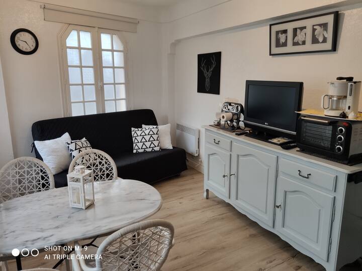 T2 Dans Maison De Caractère Balcon Table De Jardin - Luz-Saint-Sauveur