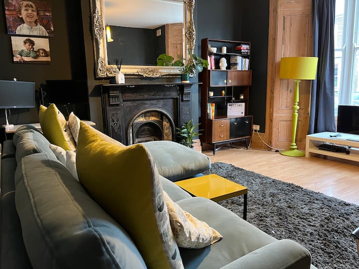 Beautifully Modern.  Central Location, Sleeps 6. - Archway