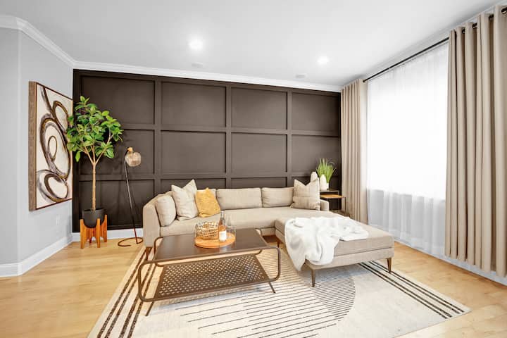 360 Degree Views Nestled In South Philly - Philadelphia, PA