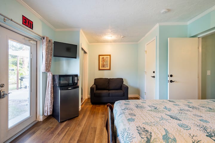 Seabreeze Haven - Indian Rocks Beach, FL