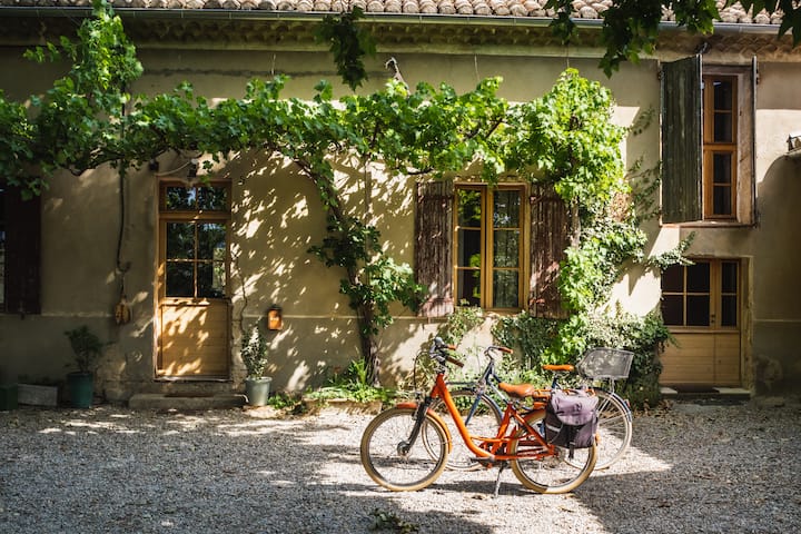 Ferme Agroécologique Avec 4 Chambres Et Un Dortoir - Cavaillon