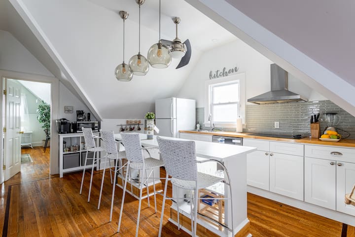 Modern 2br With Renovated Backyard & Chill Space - Fairfield, CT