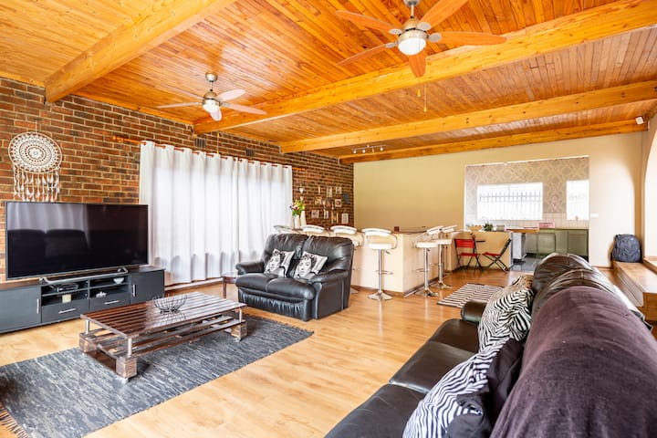 Secure Comfortable With Solar Power & Water Backup - Johannesburg