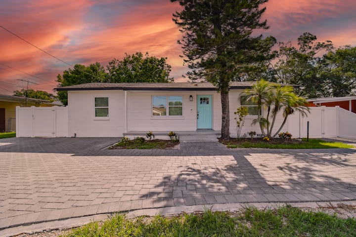 Charming Centrally Located 3 Bedroom House! - Tampa
