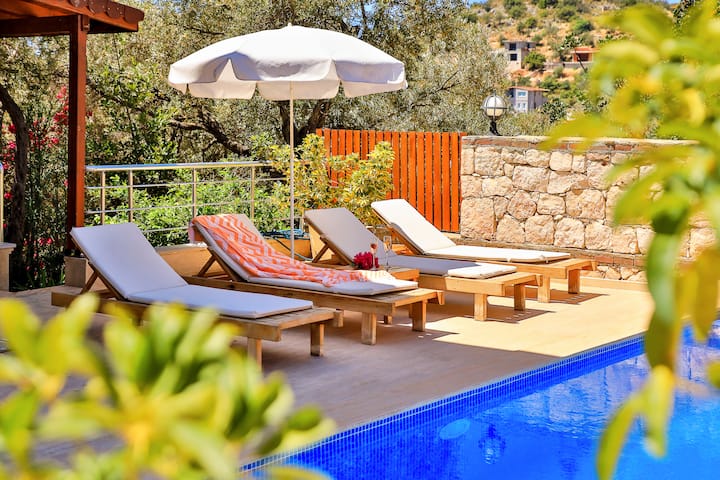 Villa Sarı - Luxury Stay W/ Private Pool & Jacuzzi - Kaş