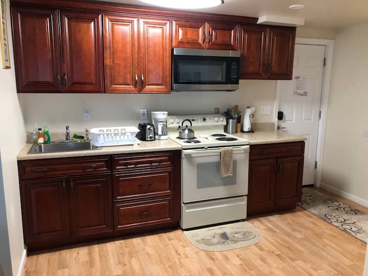 Newly Renovated By Lake Wallanpaupack (Sleeps 2-4) - Lake Wallenpaupack, PA