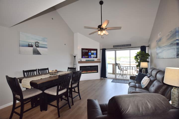 Sleeps 12- 5 Bd/ba  On The Main Channel-boat Slip - Lake Ozark, MO