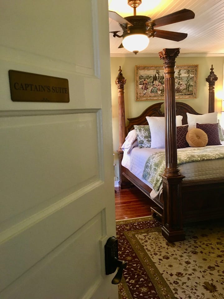 The Captains Suite At Captains House On The Lake - Granbury, TX